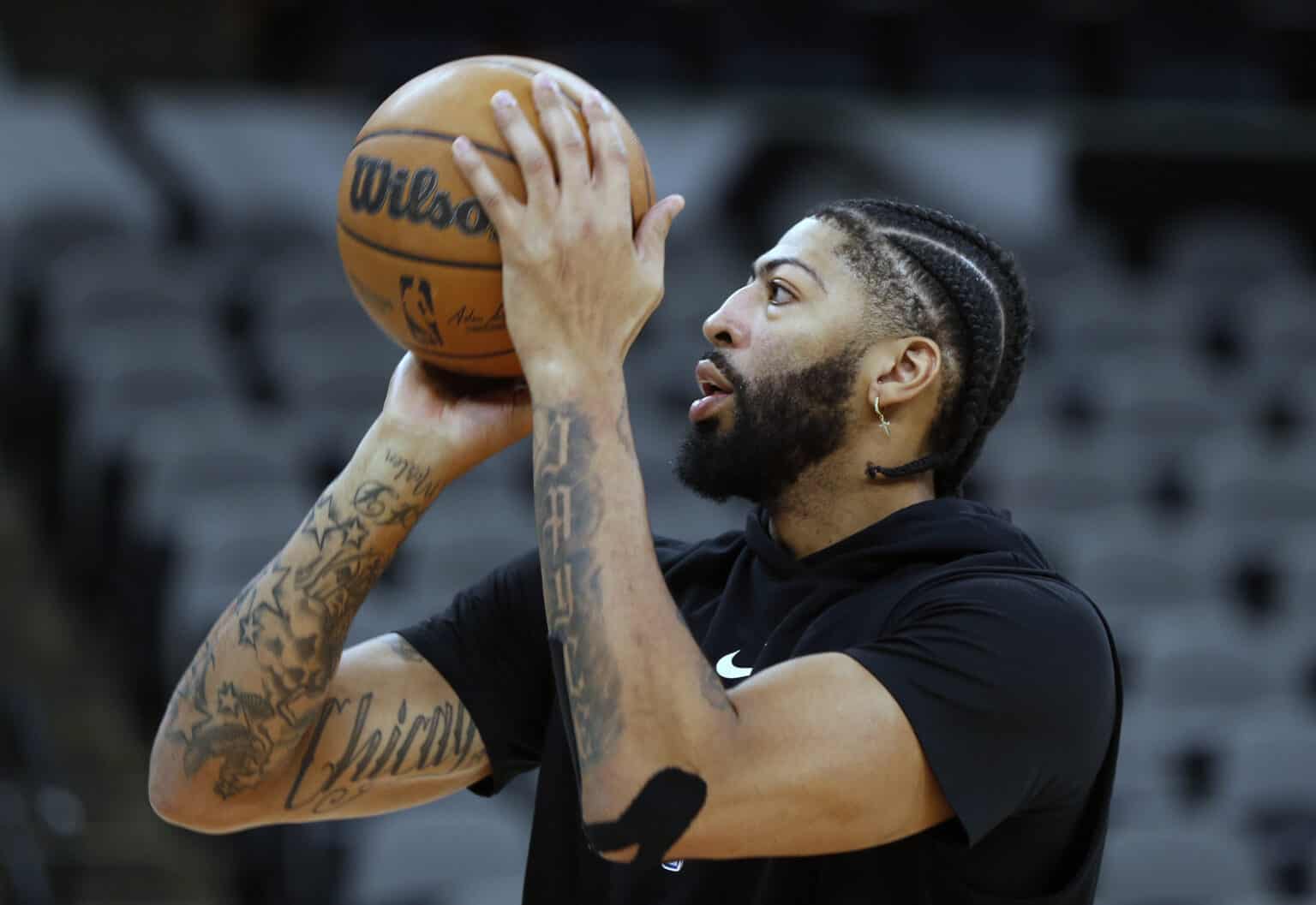 Anthony Davis’ Latest Move Raises Eyebrows