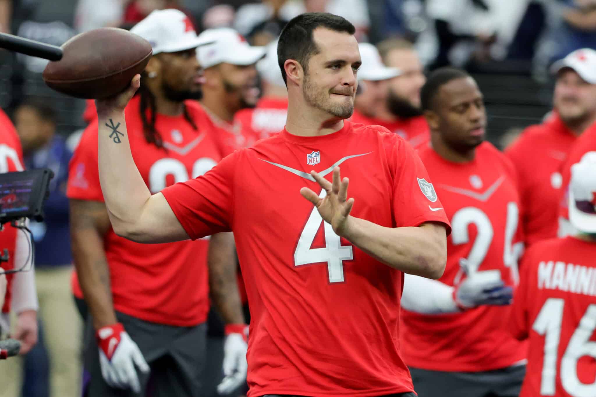 NFL Insider Names The First Known Suitor For Derek Carr