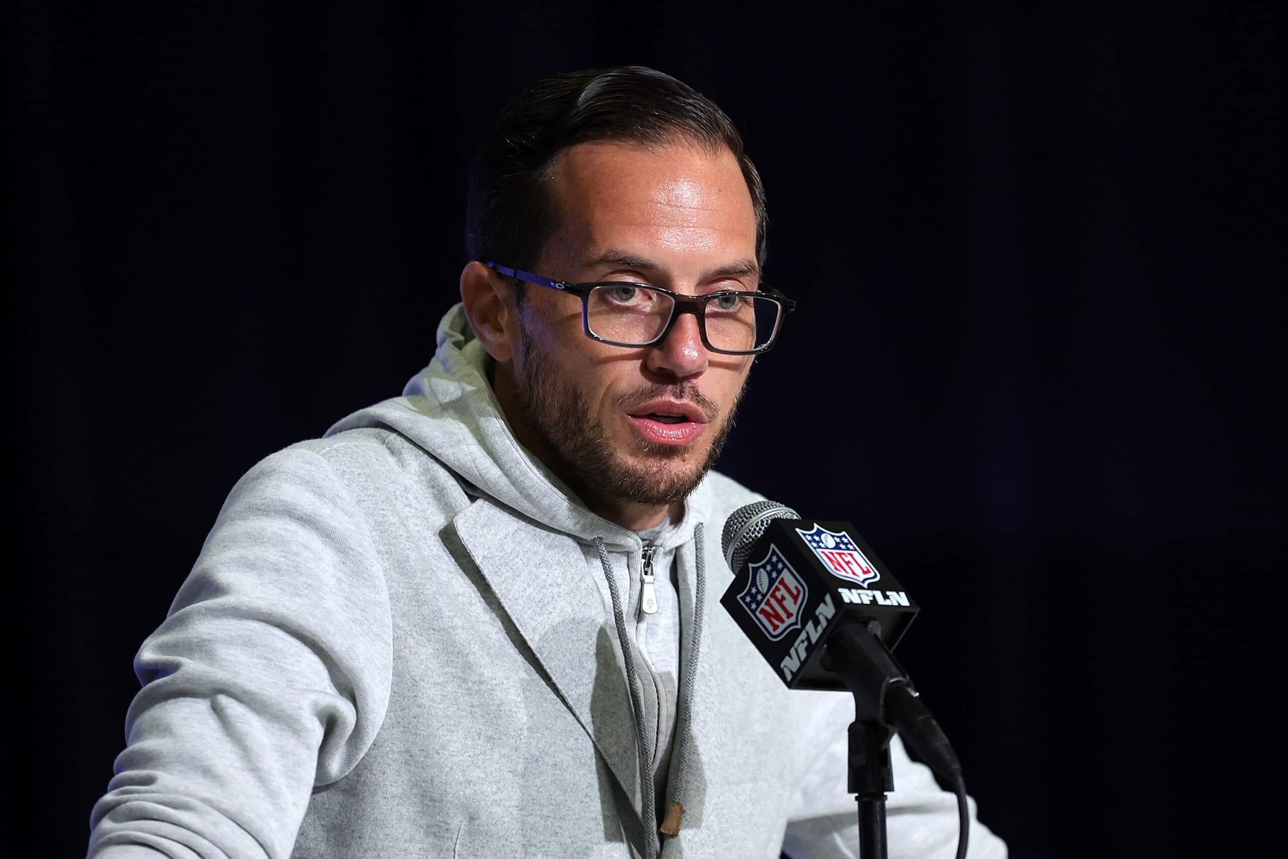 Mike McDaniel Says Dolphins Star Is One Of His Favorite Players Of All-Time