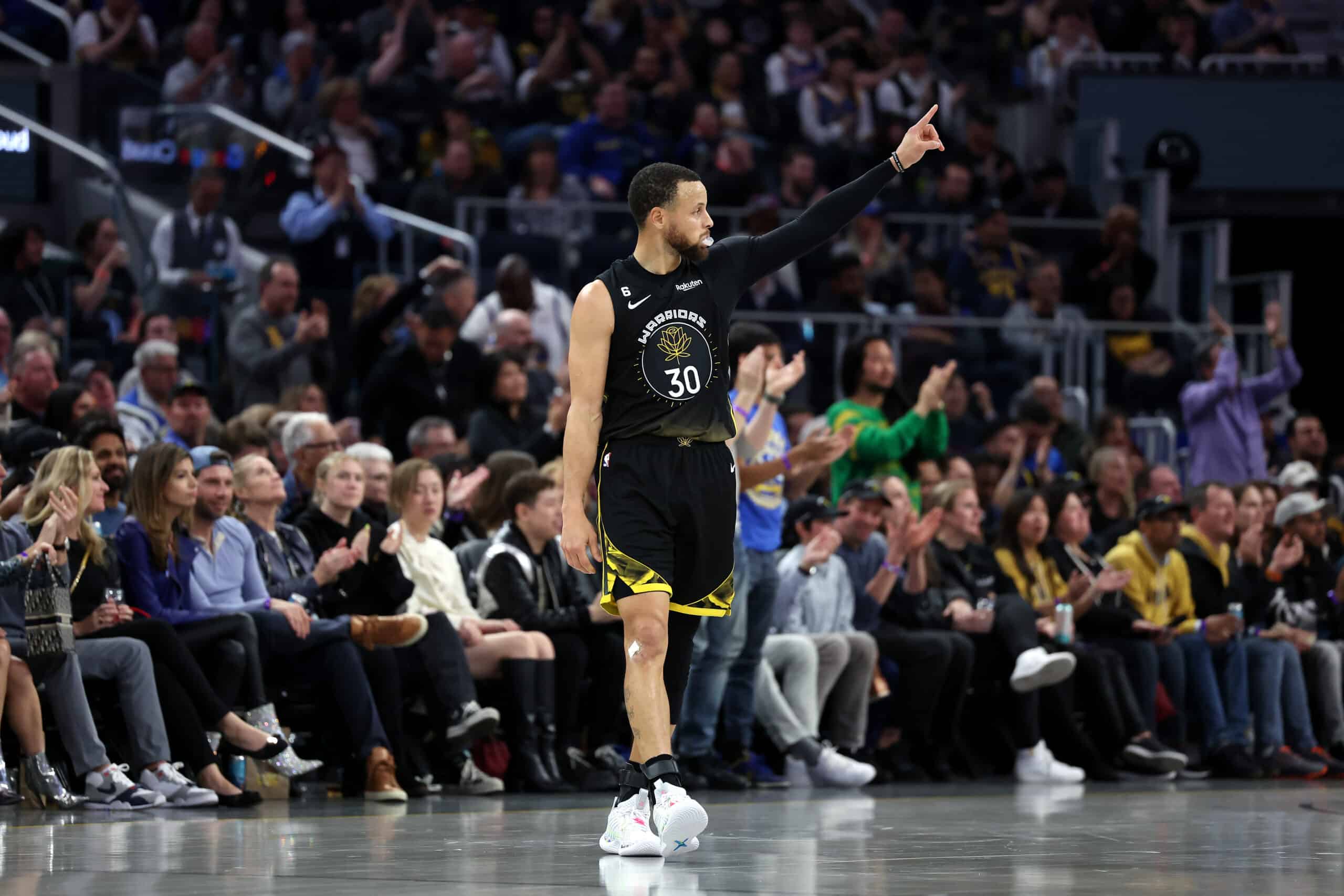 Klay Thompson, Steph Curry Had NBA World Buzzing Monday