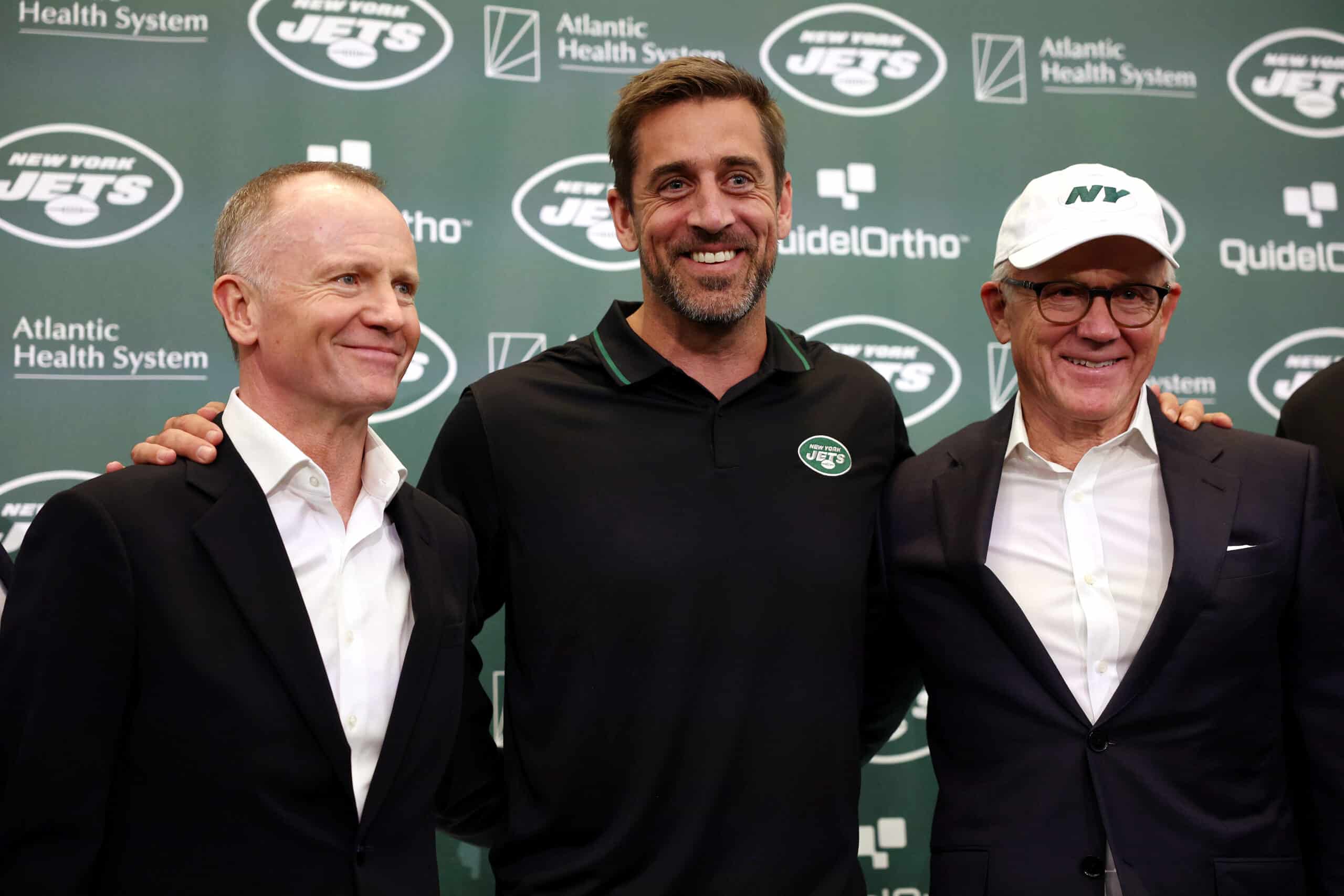 Video Shows Aaron Rodgers On Practice Field With Jets