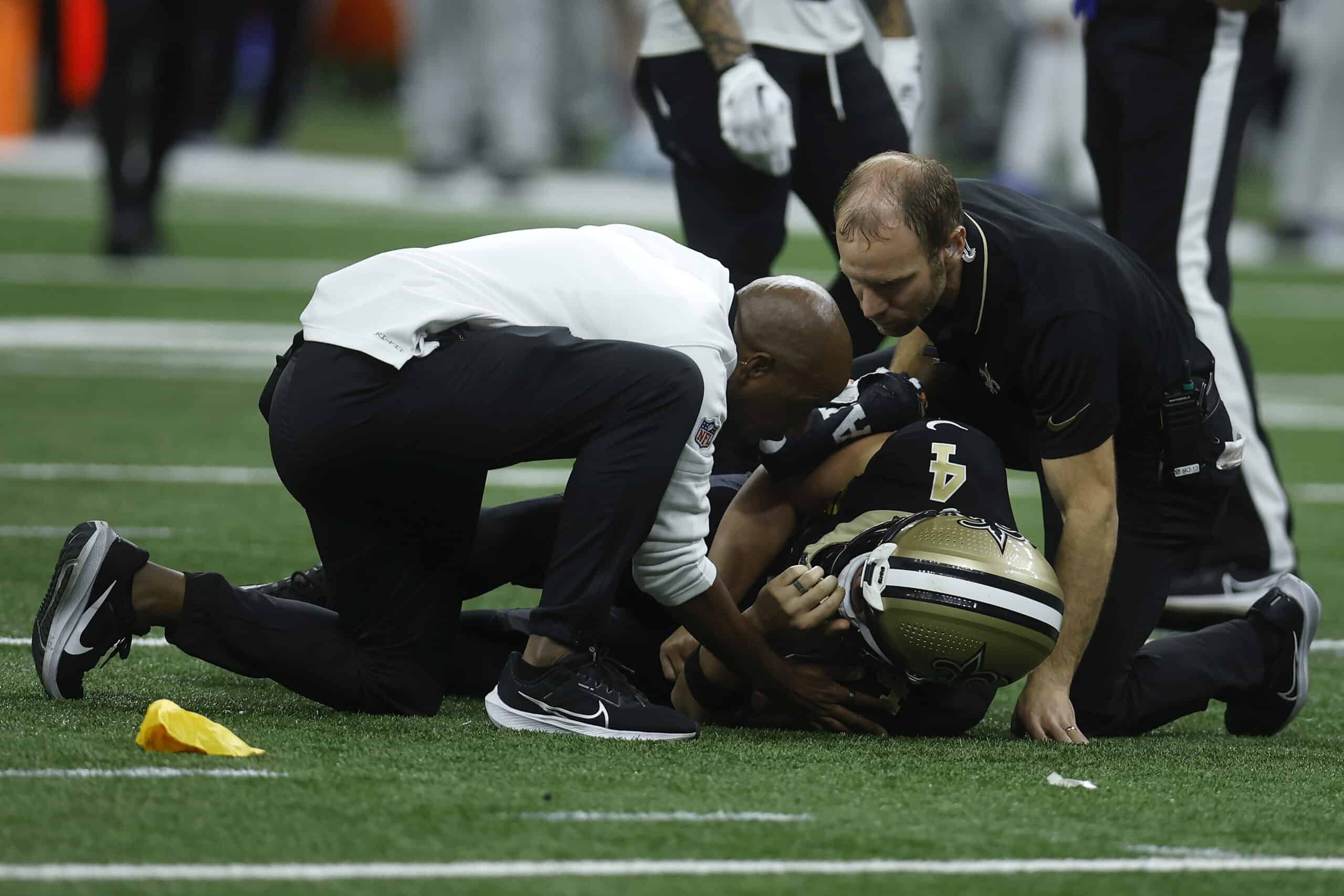 Derek Carr Suffers Concerning Injury In Loss To Lions