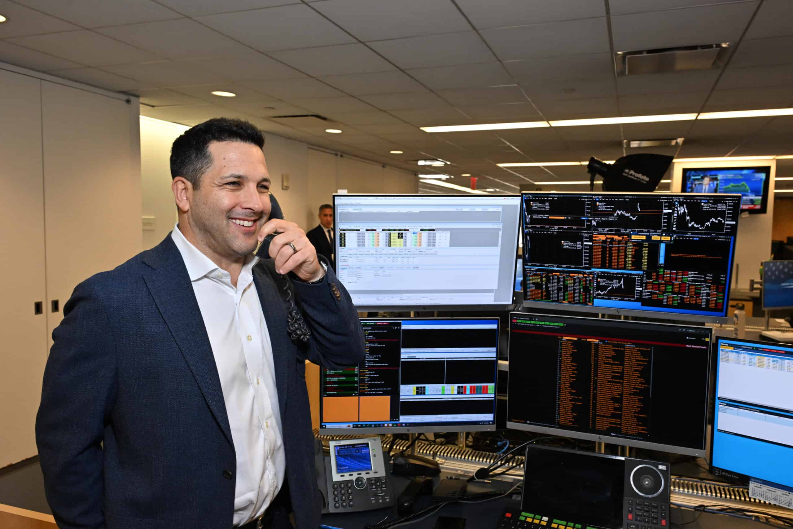 Wild Photo of Adam Schefter Is Going Viral Sunday