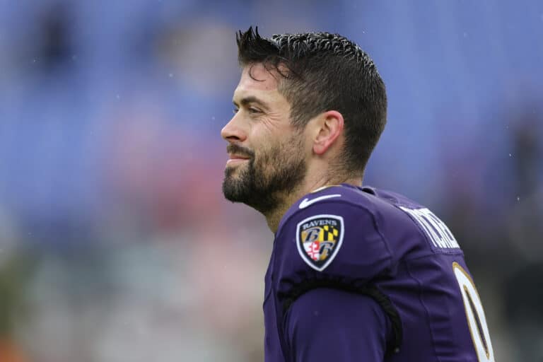 Justin Tucker Amazes Audience While Singing Opera