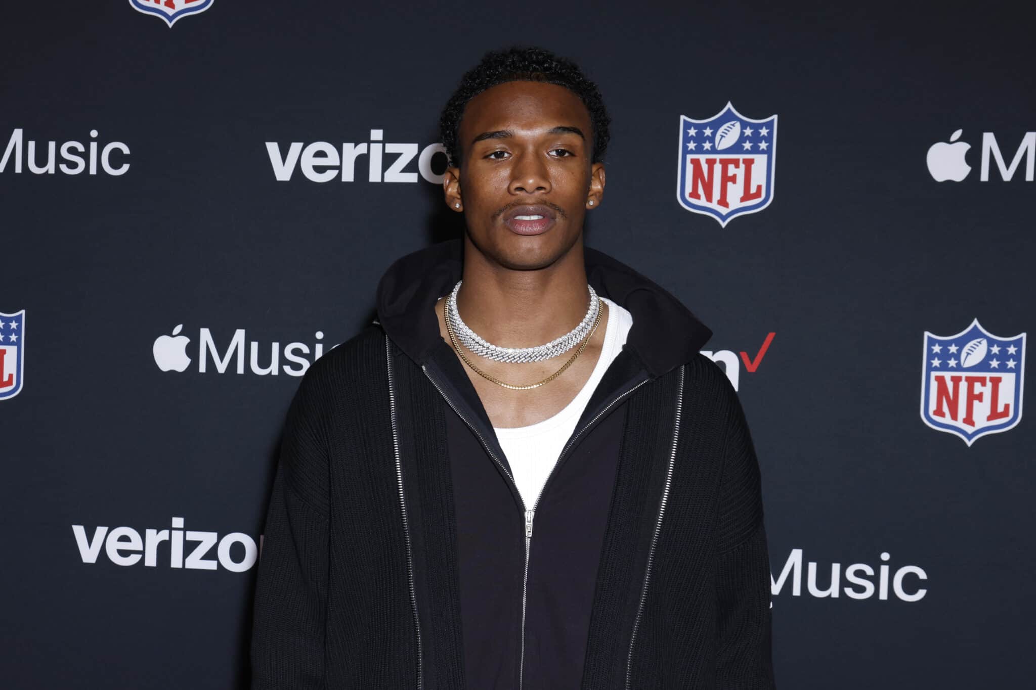 Fans Are Concerned About Garrett Wilson's Safety After Viral Photo