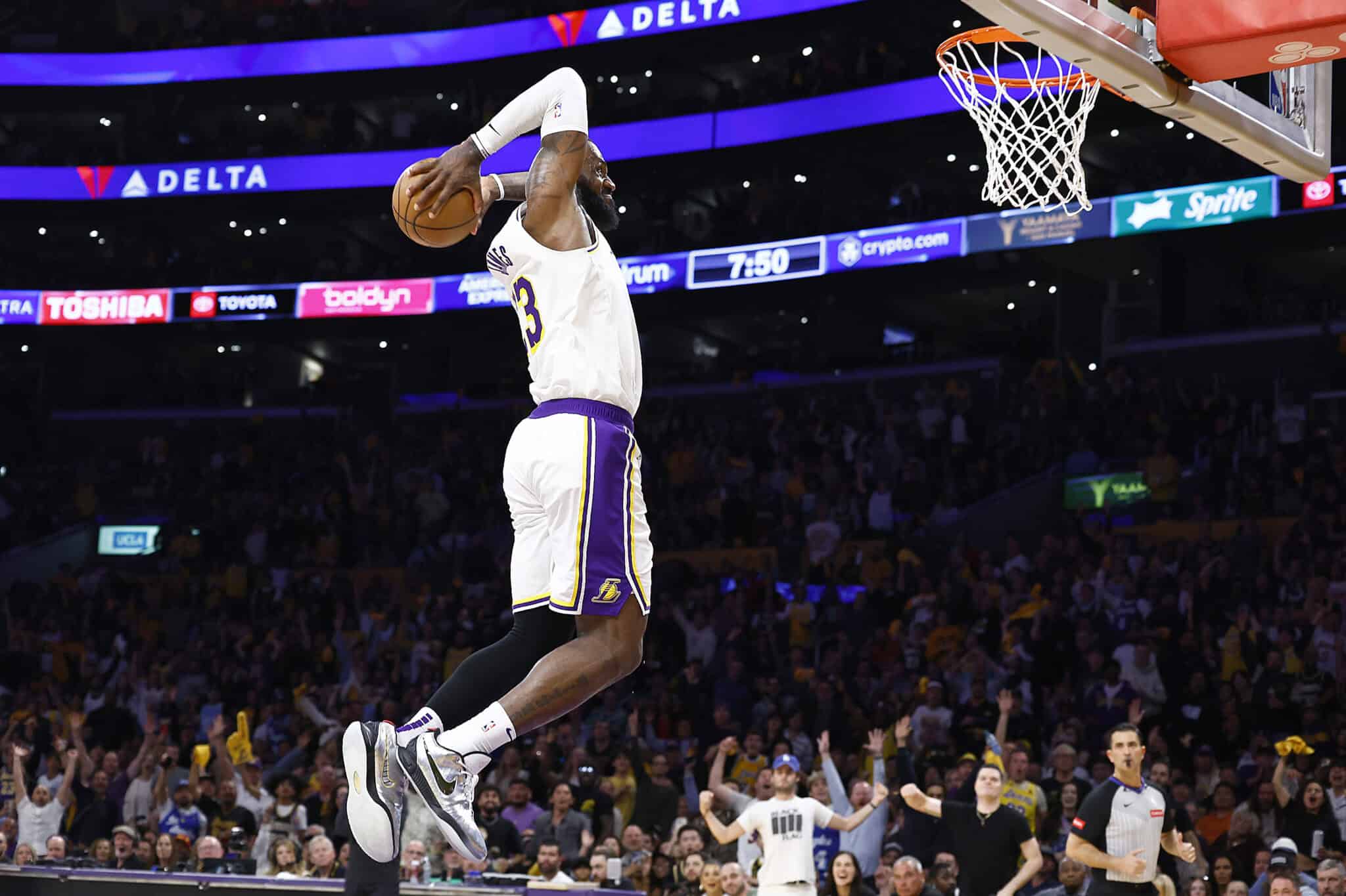 Stat Shows How LeBron James Steps Up In Elimination Games