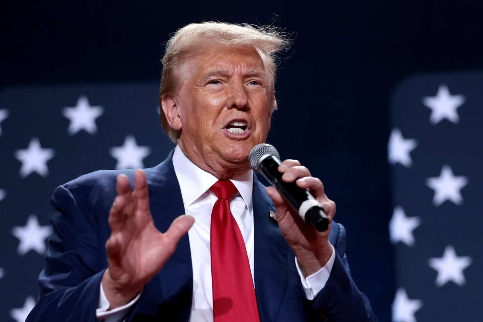 Former NFL Star Encouraging His Followers To Vote For Donald Trump