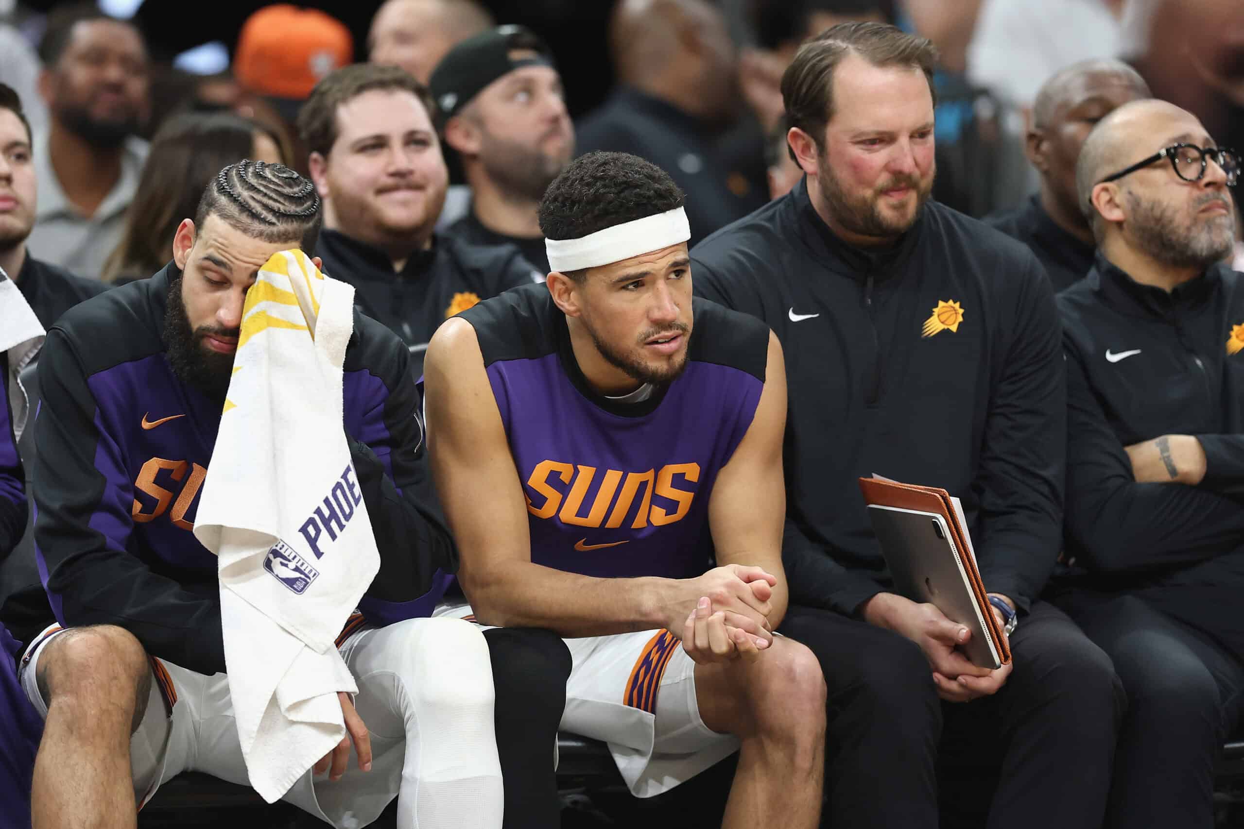 Troubling Details Emerge About Suns' Locker Room This Past Season